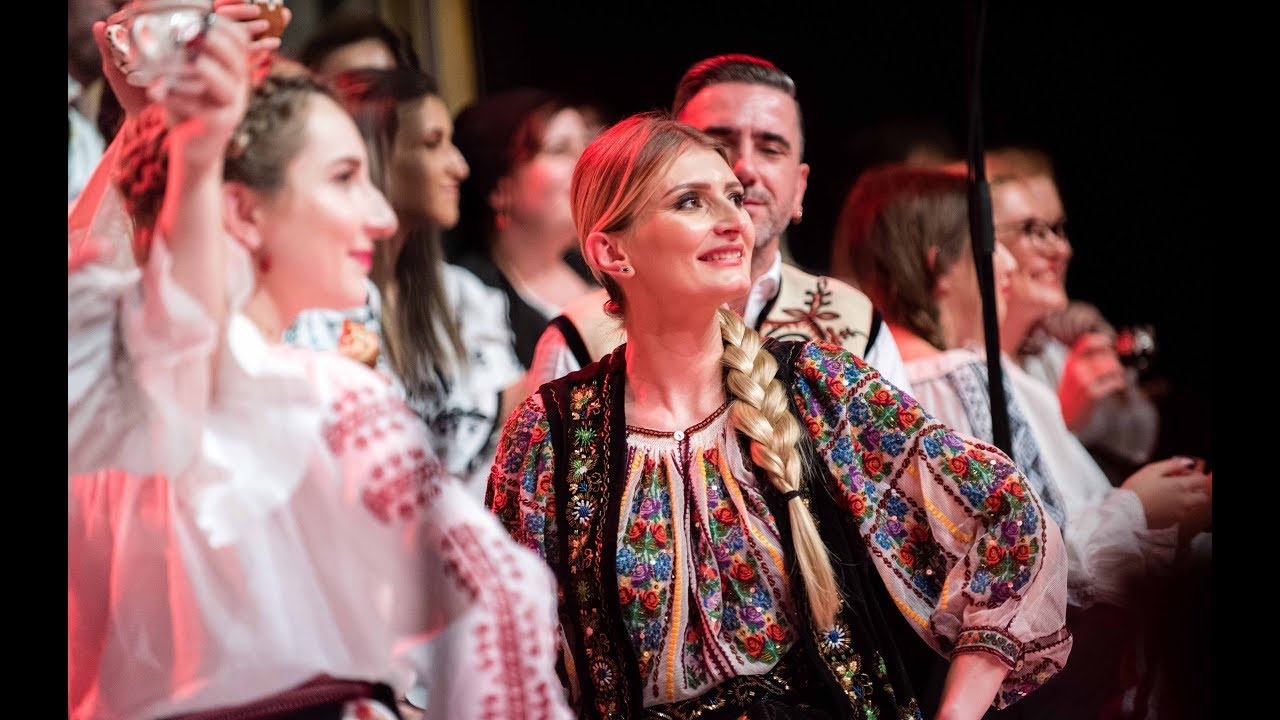 CORUL UNISON TRANSILVANIA | Ciuleandra | GALA DE CRACIUN UNISON 2019 ...