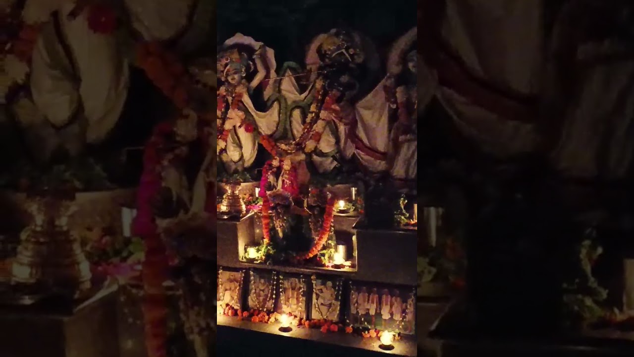 #iskcon varanasi#iskcon kartik mass varanasi#deepdan - YouTube