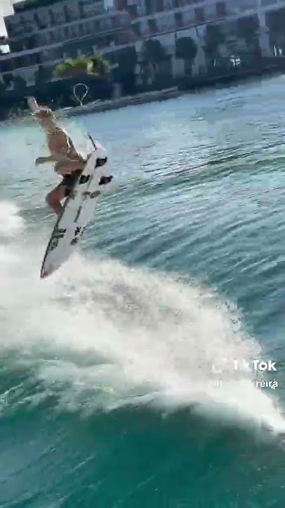 Skill surfing kelas dunia🏄 - YouTube