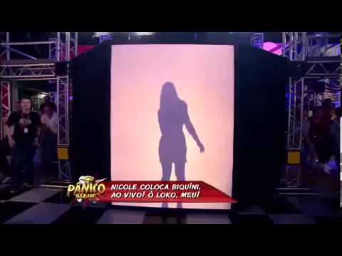 Nicole Bahls troca de roupa Ao Vivo no Pânico na Band