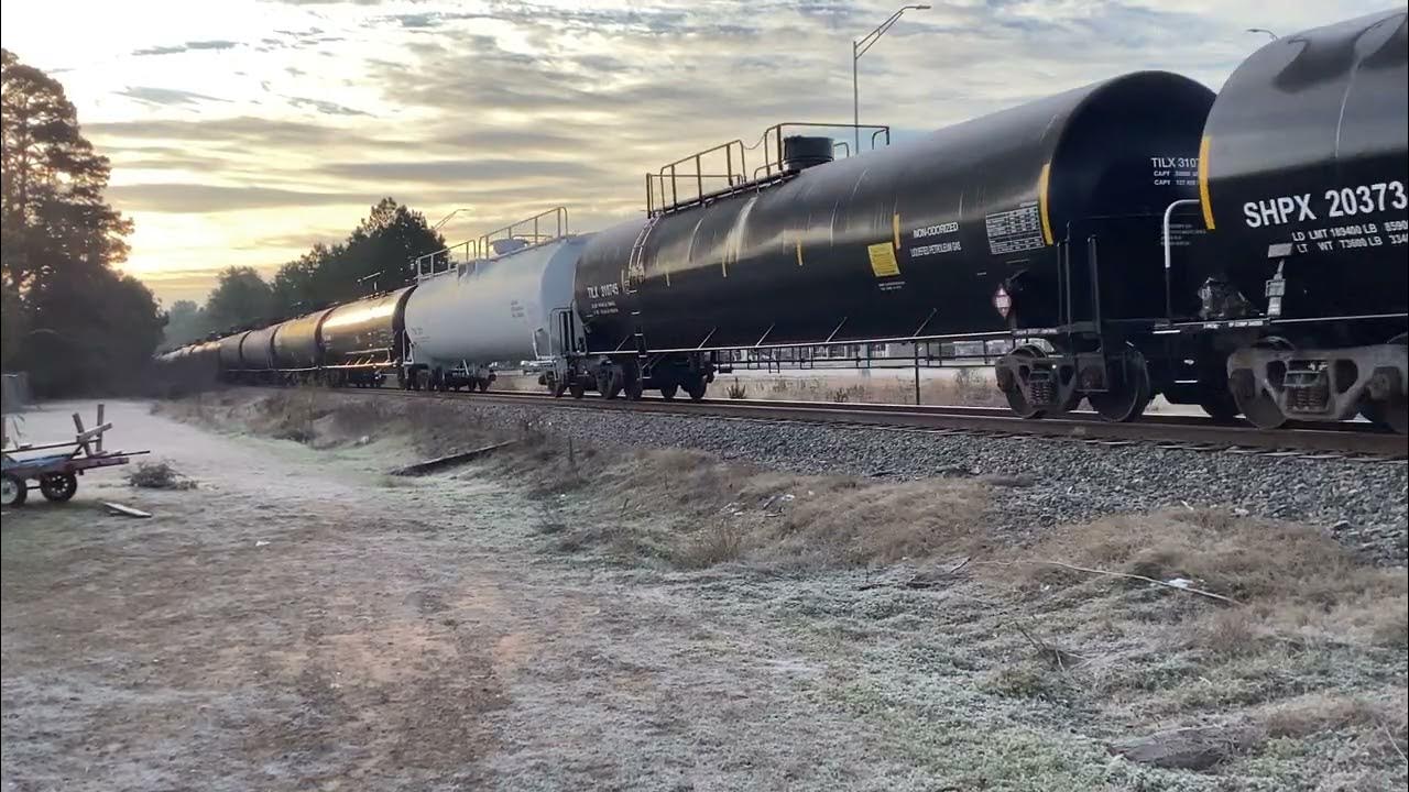 UP 5895 New Paint Scheme With SD70M Power Leads Manifest 1-23-25 Magnolia,Tx - YouTube
