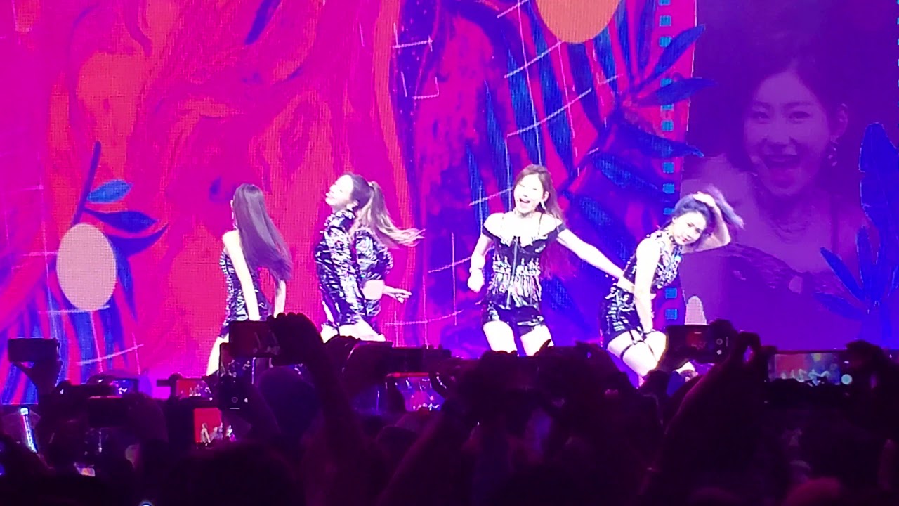 Itzy Premiere Showcase Los Angeles CA 🎶 IT'z Summer - YouTube