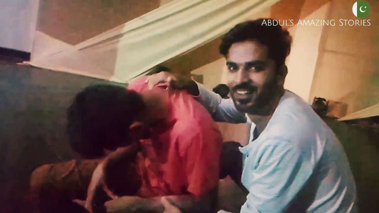 Pakistani On-Stage Kissing & Romance (English subtitles!) - YouTube