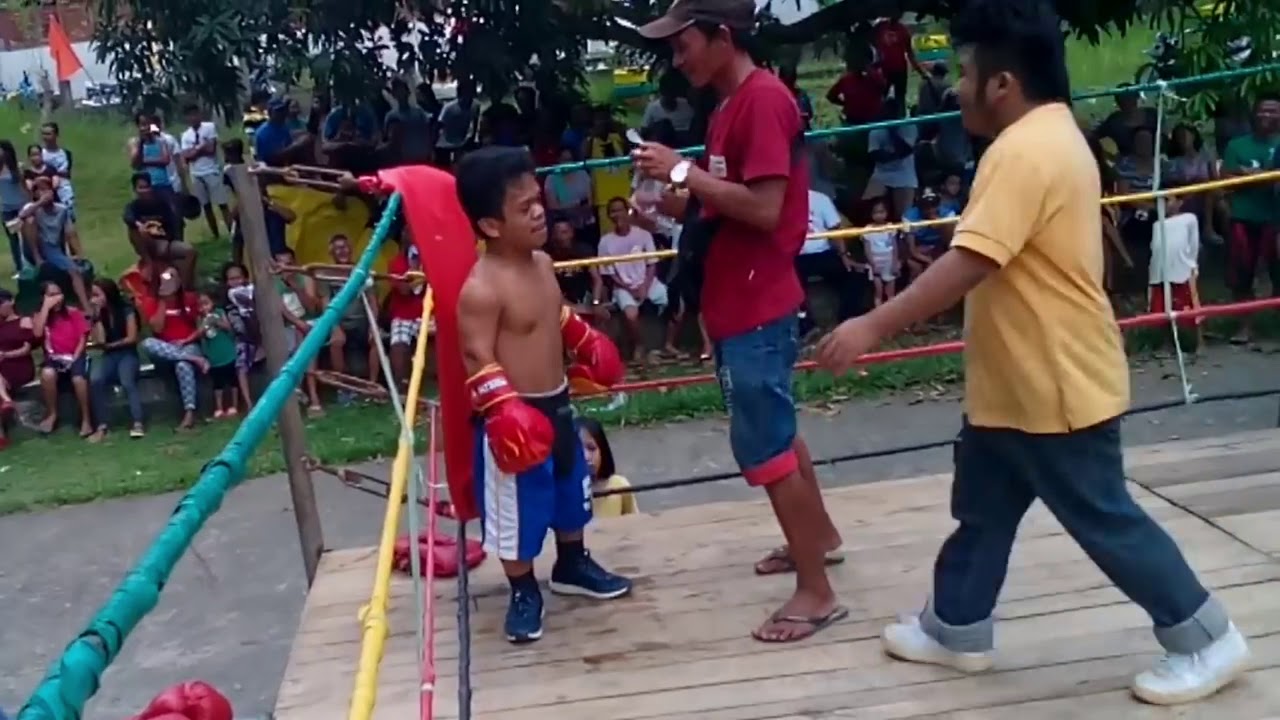 Funny dwarf boxing - YouTube