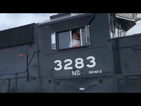 CSAO LV-9 Being Lead by SD40-2 NS 3283! - YouTube