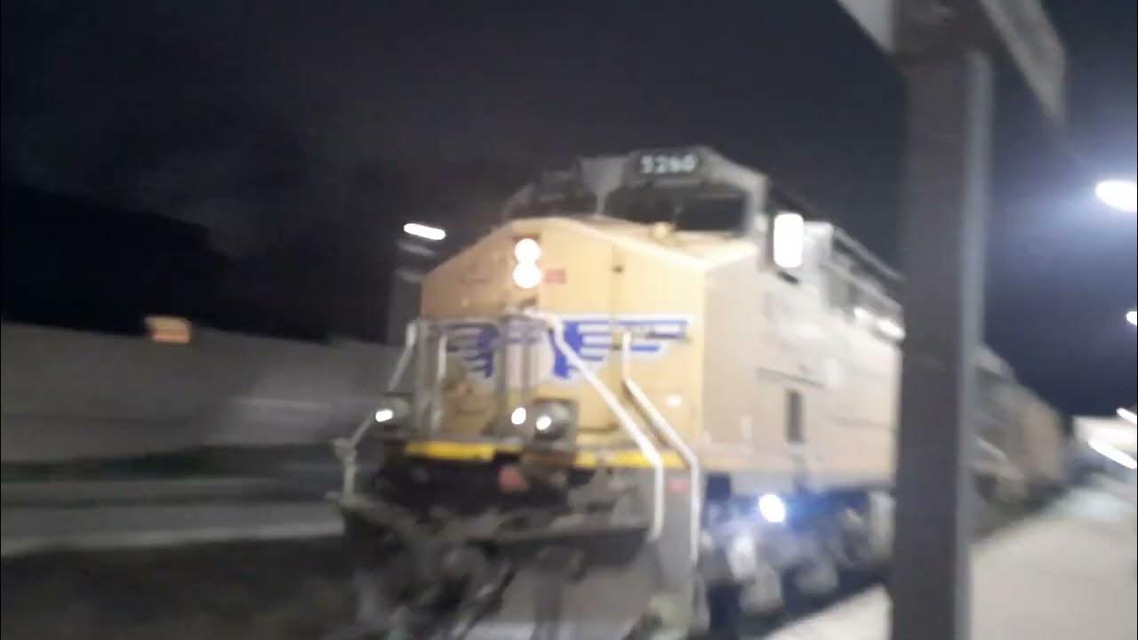 UP 5260 REAR DPU! CP 528 - 9354E at Streetsville - April 4, 2023 - YouTube
