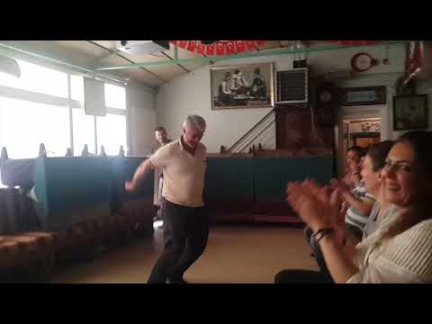 Halk Oyunları Ekibimizden Hayrettin Bey'in Nostaljik Twist Dansları Gösterisi
