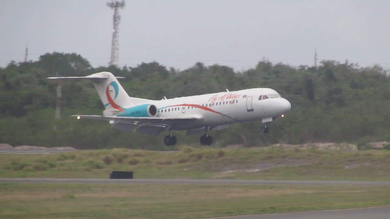 Fly All Ways (Fokker 70) llegando desde CUR a SDQ (22-04-2018) - YouTube
