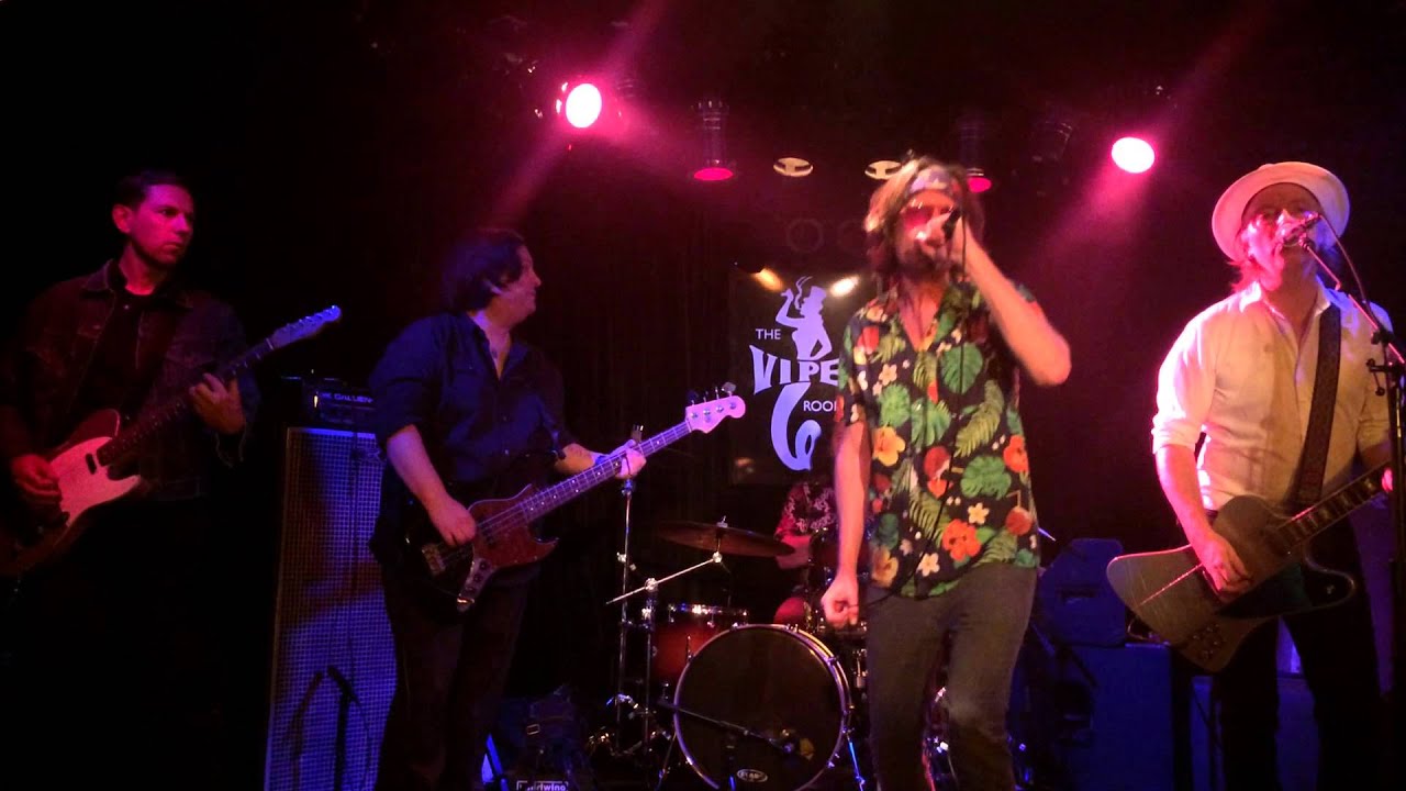 Fizzy Bangers "Hot dog on a Stick Girl" Live - YouTube