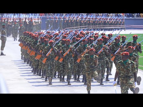 Defile y'Igisirikare c'Uburundi yakomeye | Ibibereye kuri Stade vyose ngibi