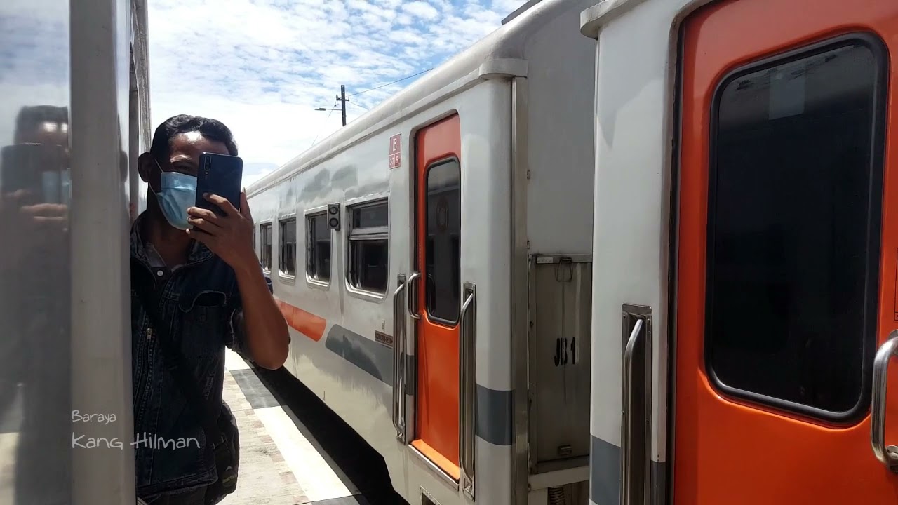 Stasiun leles kedatangan tamu istimewa, semua kereta berhenti # ...