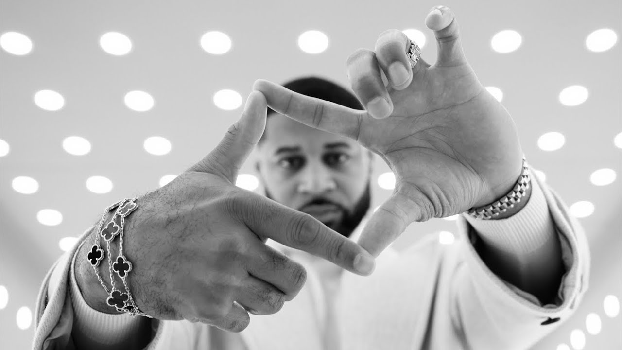 Devale juggles Press Week in New York - YouTube