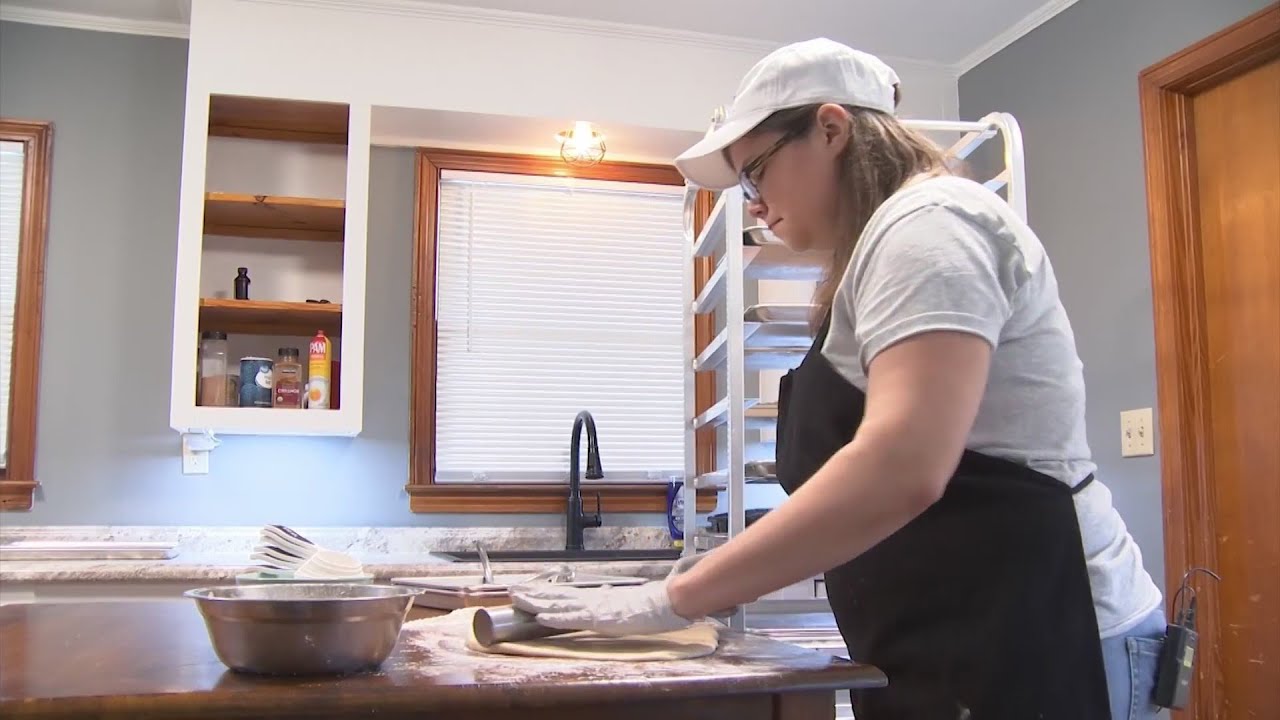 King cake baker racing toward baking 1,000 cakes - YouTube