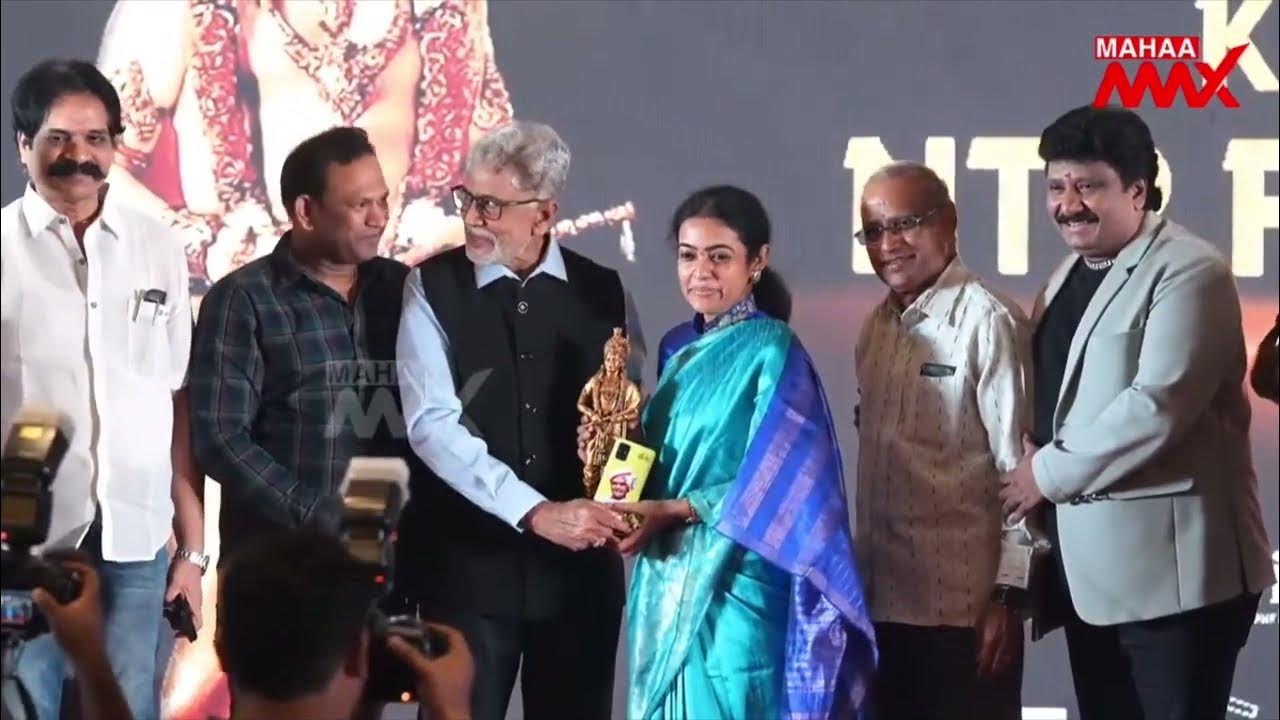 Kalavedika NTR Film Awards | Nandamuri Balakrishna | Mahaa Max - YouTube