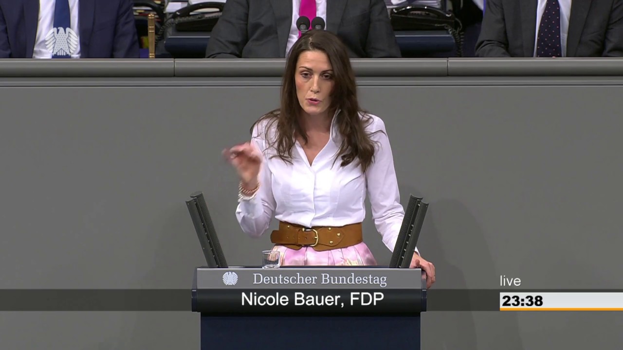 Nicole Bauer, MdB (FDP) – § 219a StGB unverzüglich streichen - YouTube