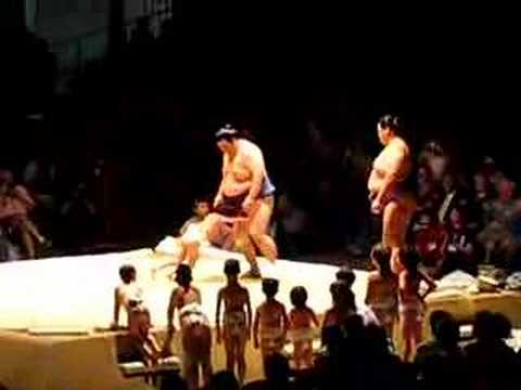 2008 Grand Sumo Tournament Kids "Vs." Sumo! - YouTube