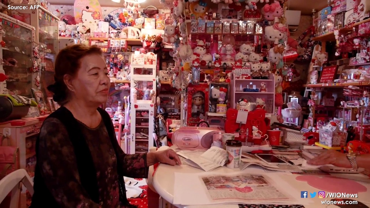 Former Cop has world's largest Hello Kitty collection - YouTube