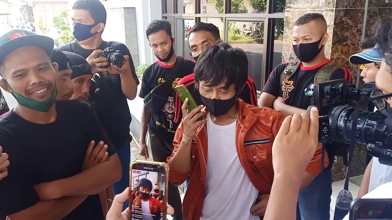 Alex Munster : pertemuan pertama Theo Ginting dan Piterpen Jr ...