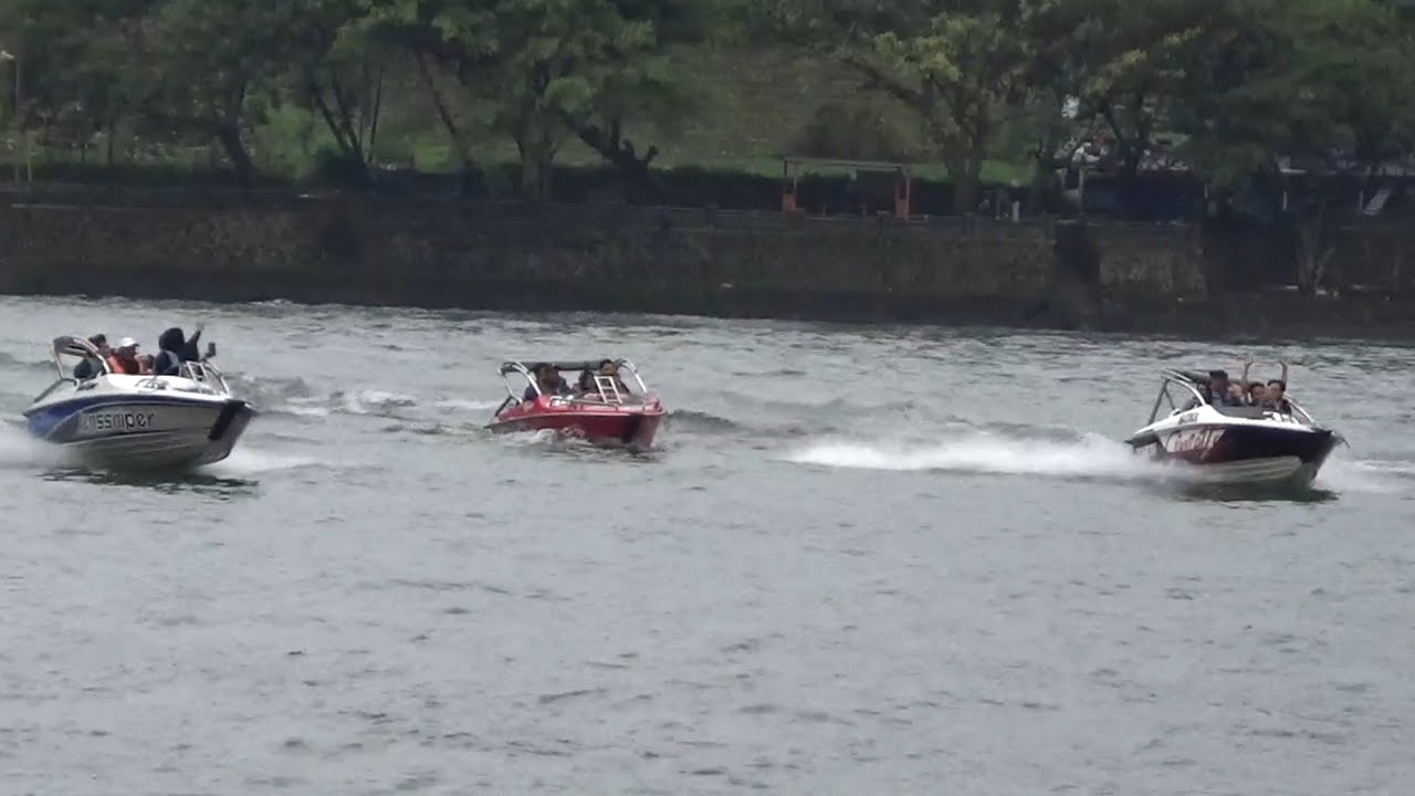 Balapan 2 Kapal Speed Boat Telaga Sarangan Magetan - YouTube