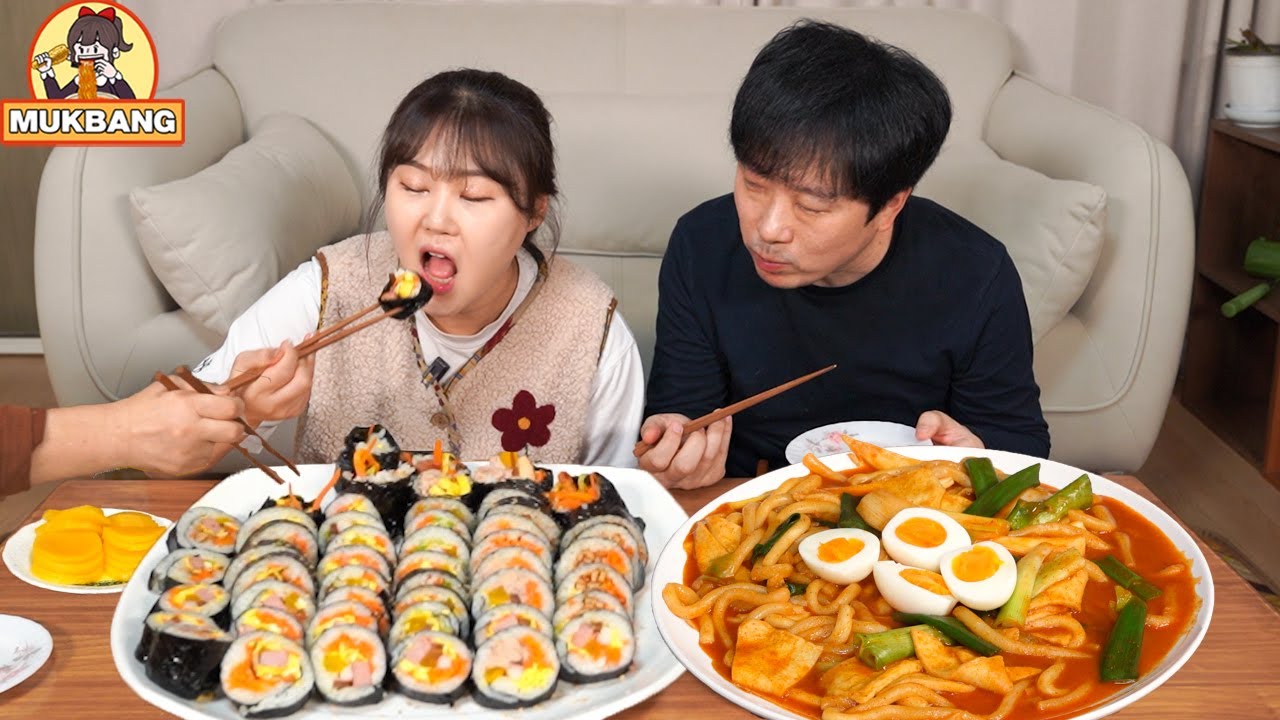 가족과 함께 먹는 김밥과 떡볶이 분식 먹방 | Tteokbokki and Gimbap Mukbang - YouTube