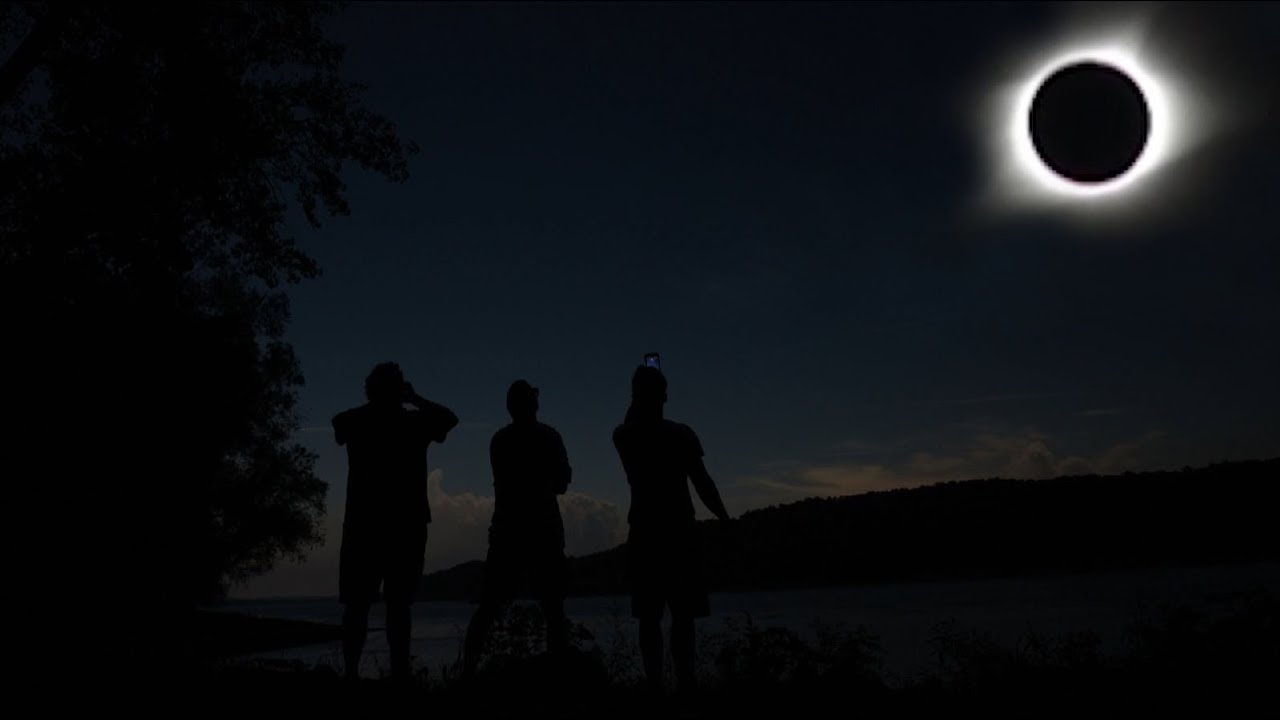 3 guys see their first full totality solar eclipse - YouTube