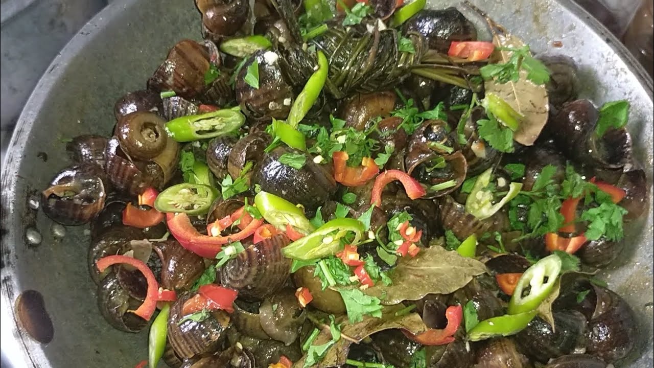 Ginataang Kuhol / Ganitong luto ng kuhol siguradong uulit ulitin mo ...