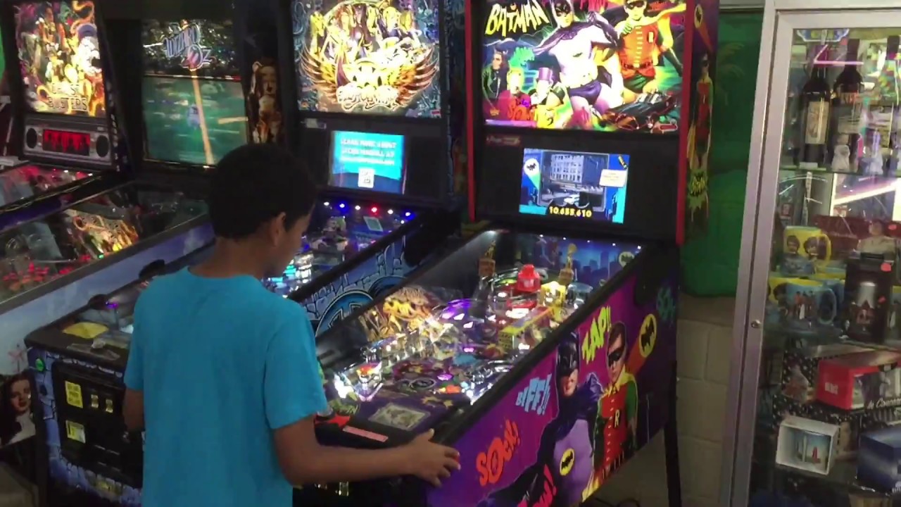 Batman 66 Pinball Machine by Stern Pinball - YouTube