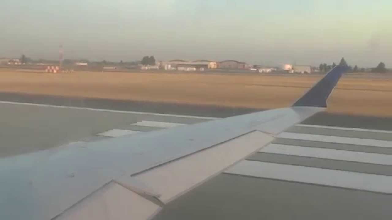 Delta Connection (SkyWest Airlines) CRJ-700 Taxi and Takeoff from ...