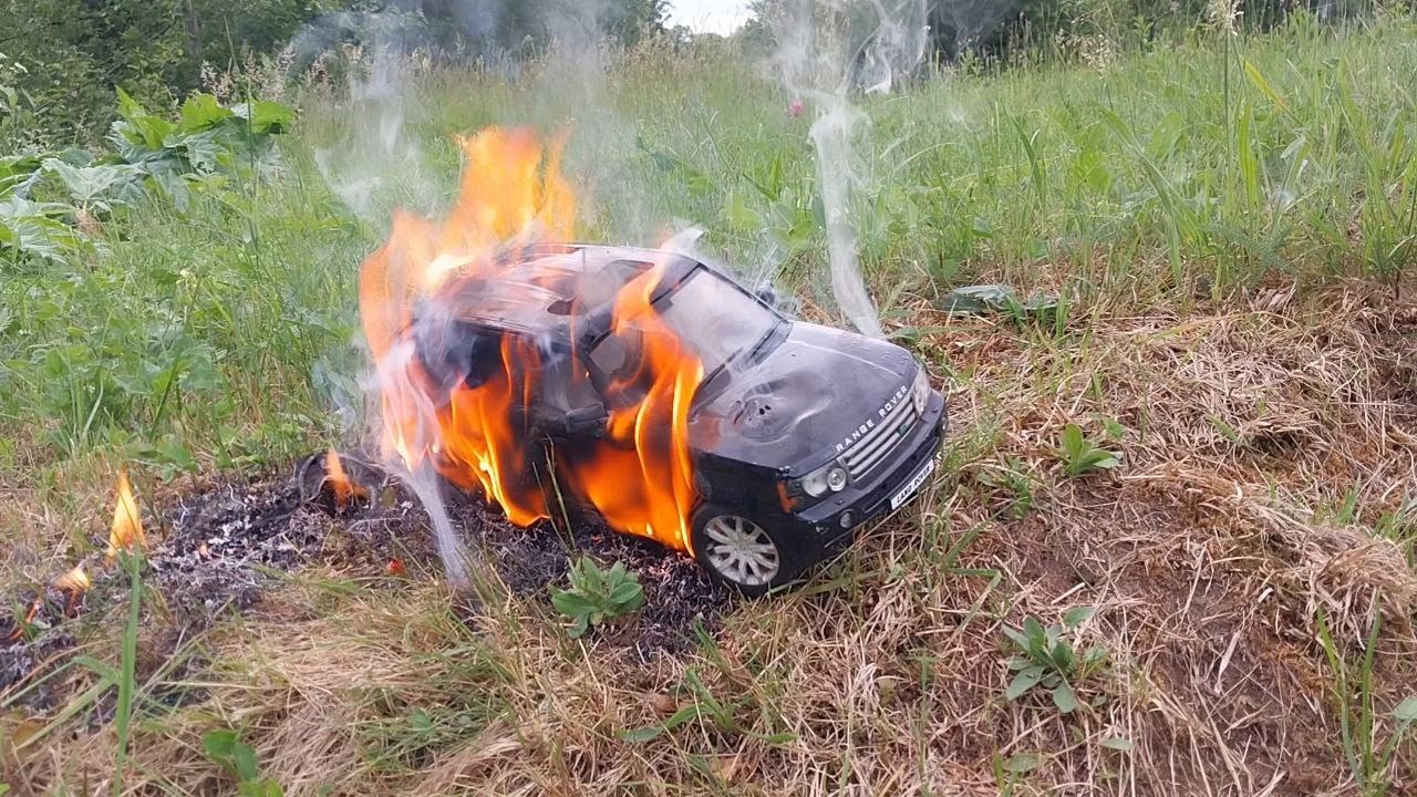 Range Rover in fire - YouTube
