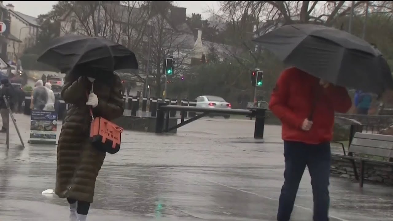 Wet weather threatens New Year’s Eve plans across the UK - YouTube
