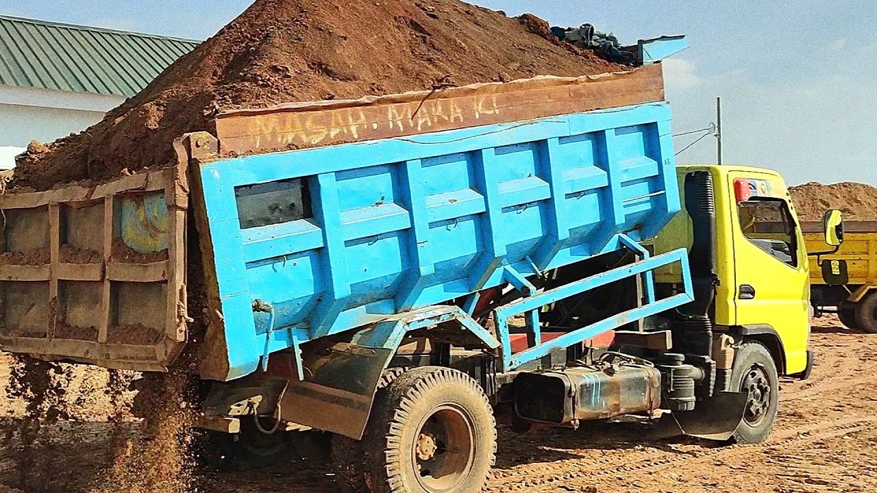Mobil Truk Tanah#Truk Muat Tanah#Dump Truk - YouTube