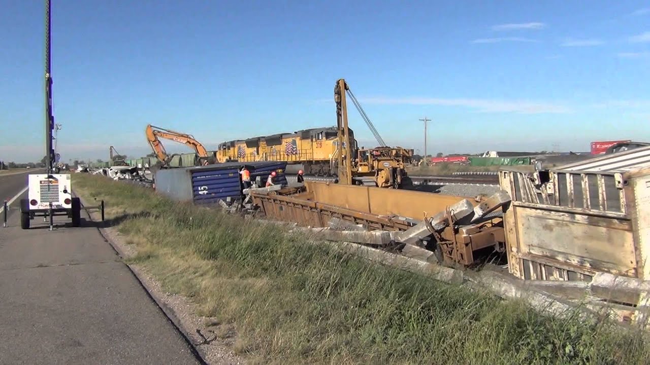 Hulcher heavy equipment removes Union Pacific RR derailment debris ...