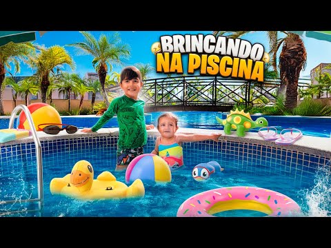 BRINCANDO E APRENDENDO REGRAS DE CONDUTA NA PISCINA