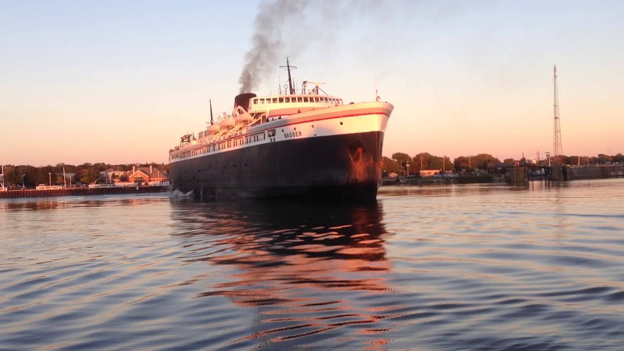 2013-09-23 @ 1838 - SS Badger Carferry Docking Maneuver at Ludington ...