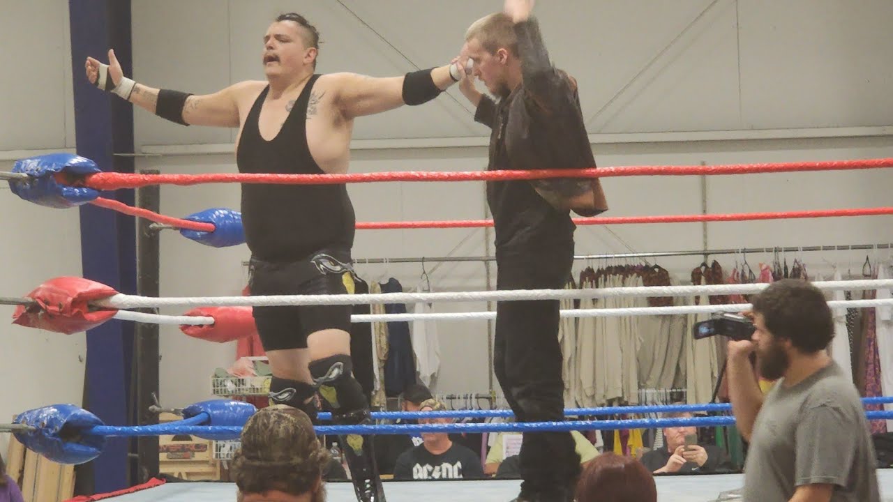 "The Truth" Ricky Williams vs "Lights Out" Lee Miller - YouTube