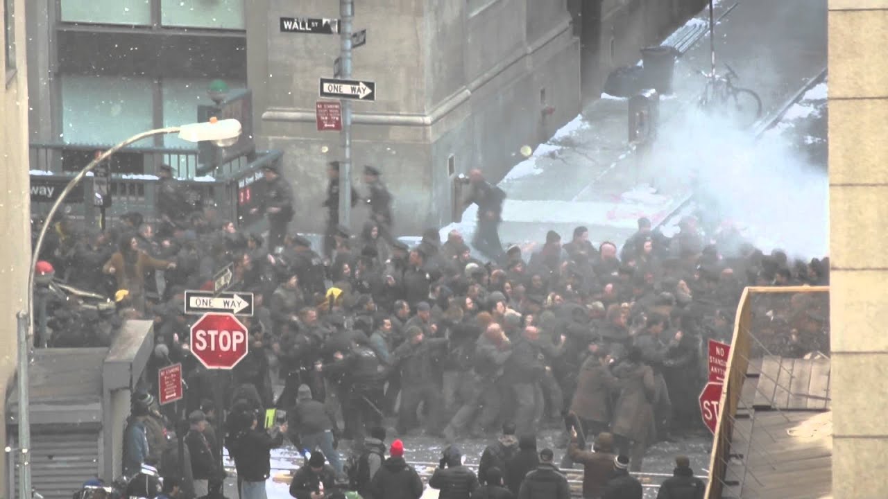 The Dark Knight Rises - Street Fight Scene on Wall St (with Christopher ...