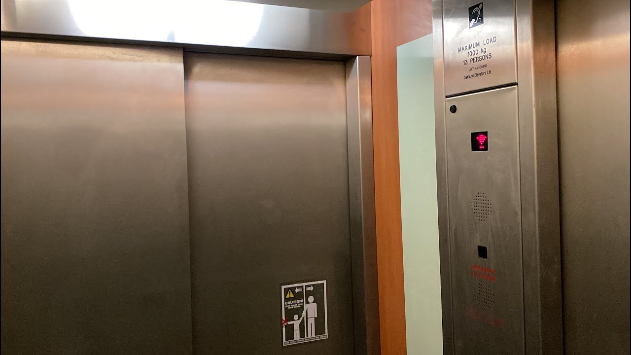 Very Nice Oakland Lift at Next in North Quay Retail Park, Lowestoft ...