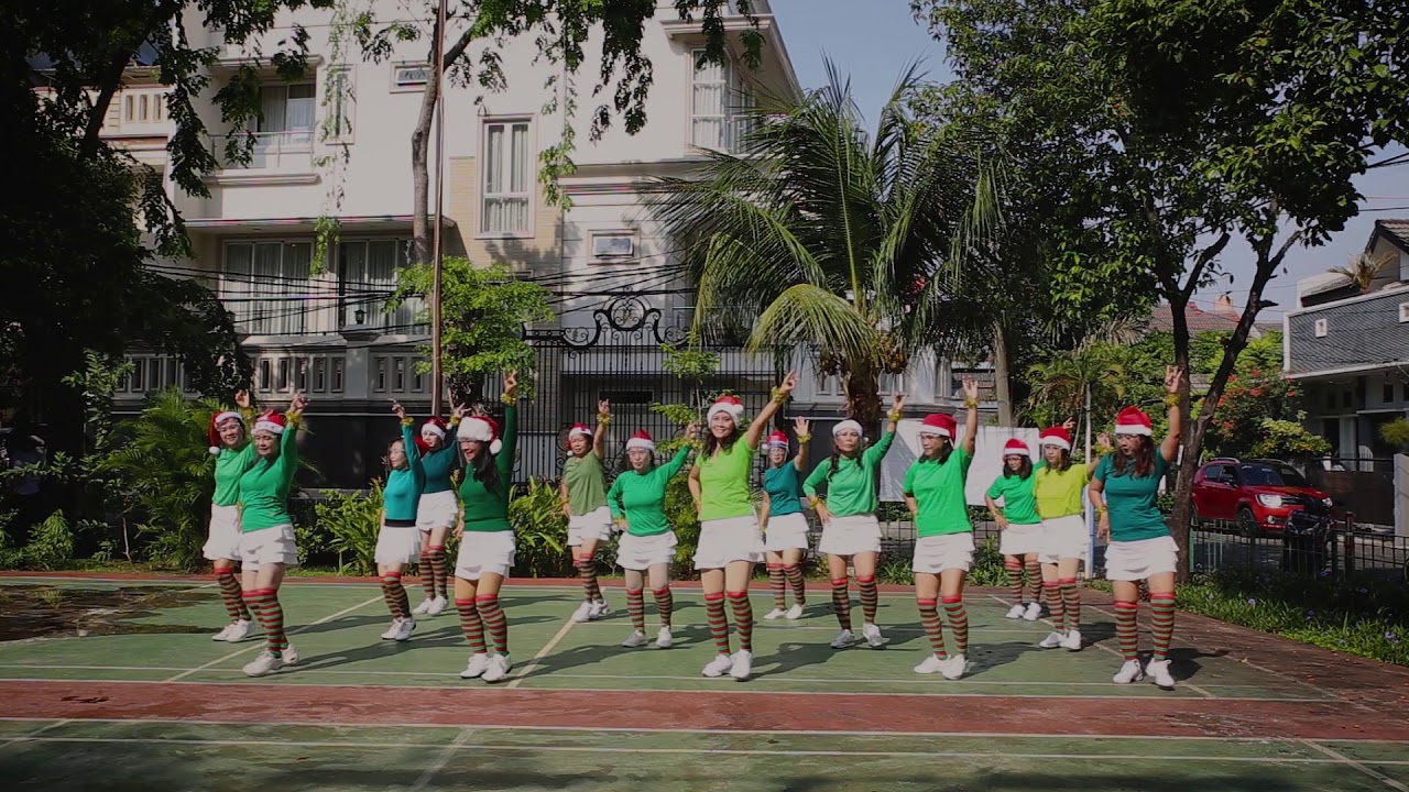 Mommy Kissing Santa Claus - Line Dance - YouTube