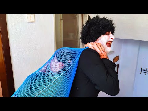 Monster Merdivenli Eve Girer Ve Gizlice Tuğçe'yi Kandırıp Kaçırır.