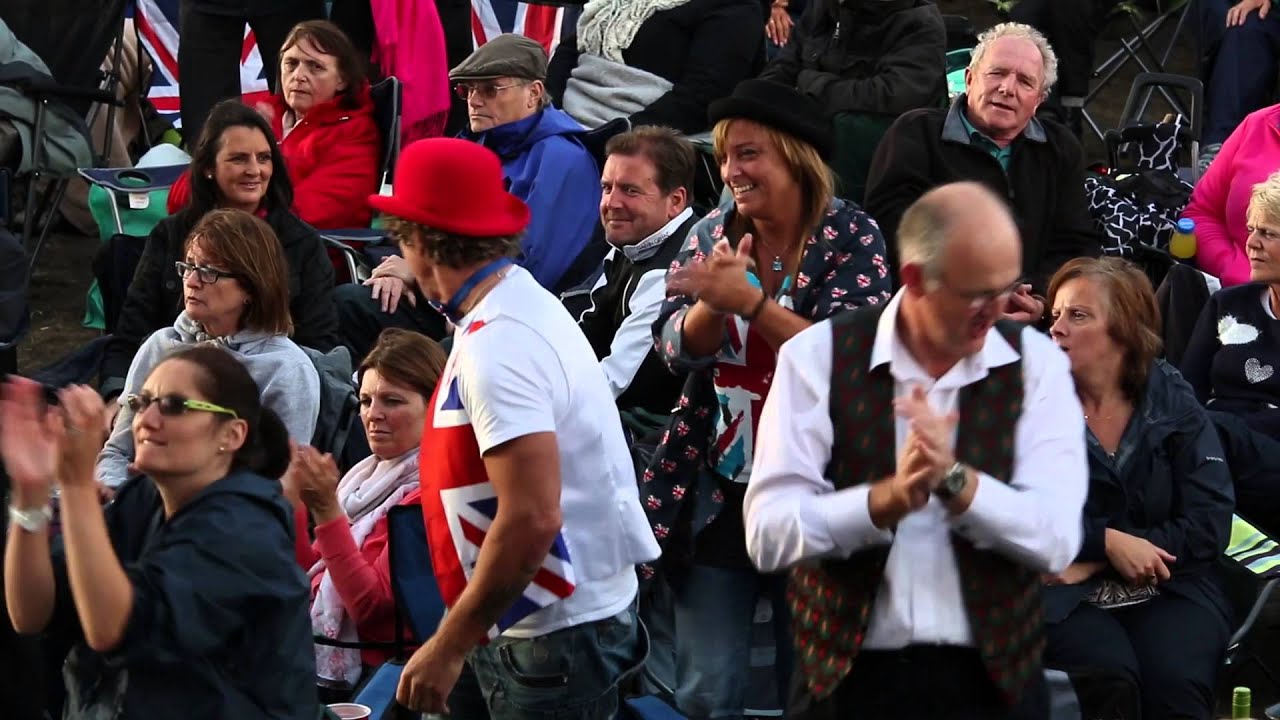 Lytham Prom 3rd August 2014 - Michael Ball & The Hallé Orchestra - YouTube