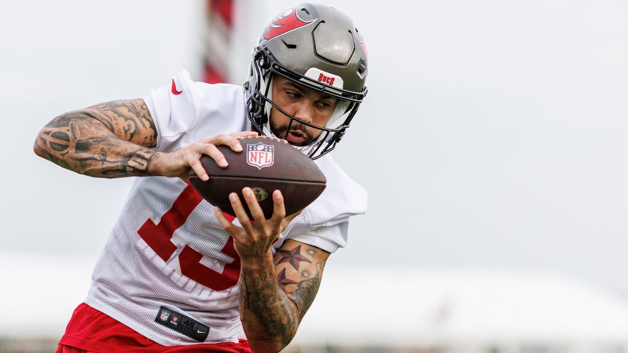 Mike Evans Snags Sideline Pass from Baker Mayfield | Highlight - YouTube