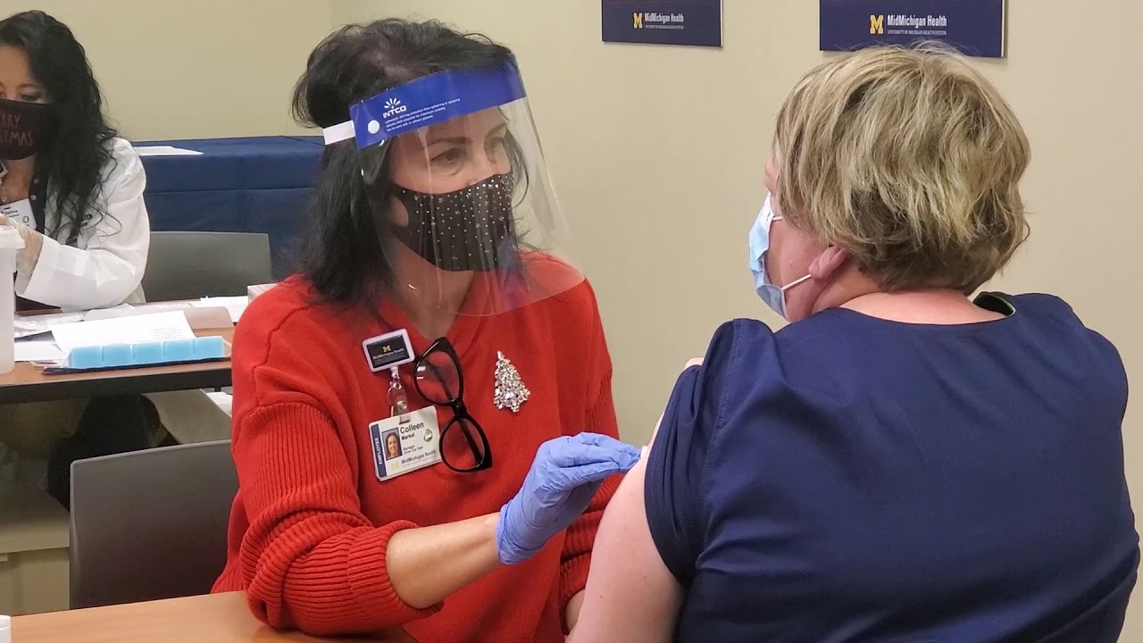 Midland nurse first to receive COVID-19 vaccine in mid-Michigan - YouTube