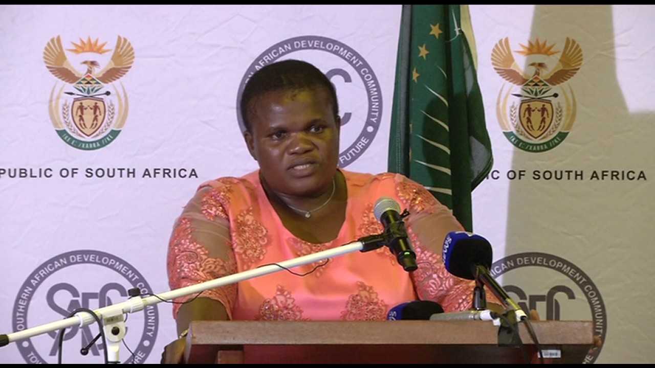 Minister Faith Muthambi addresses SADC Media Awards dinner - YouTube