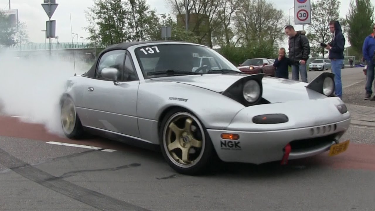 HUGE Mazda MX-5 BURNOUT!! - YouTube