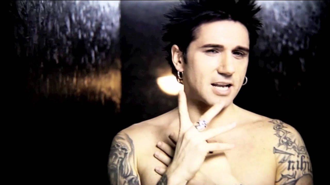 Spiritual Front - Darkroom Friendship (official video) - YouTube