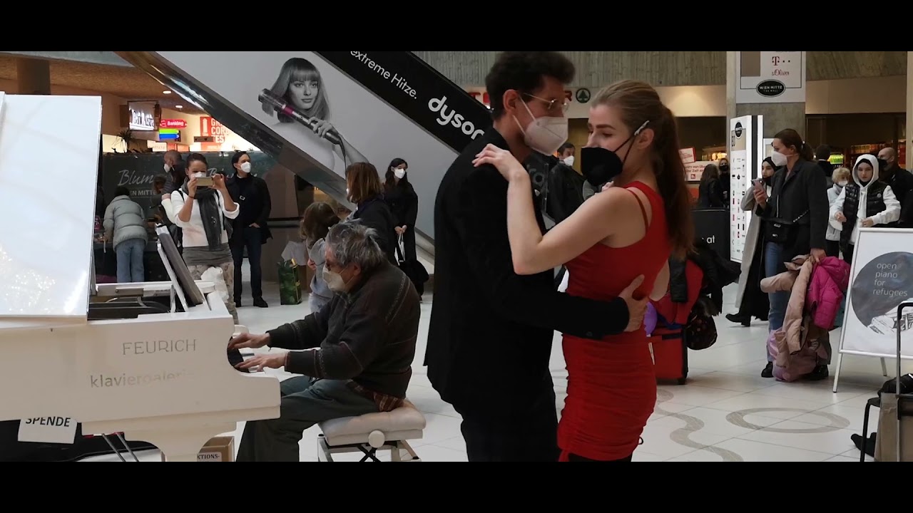 Waltz Flash Mob at a Crowded Mall in Vienna - YouTube