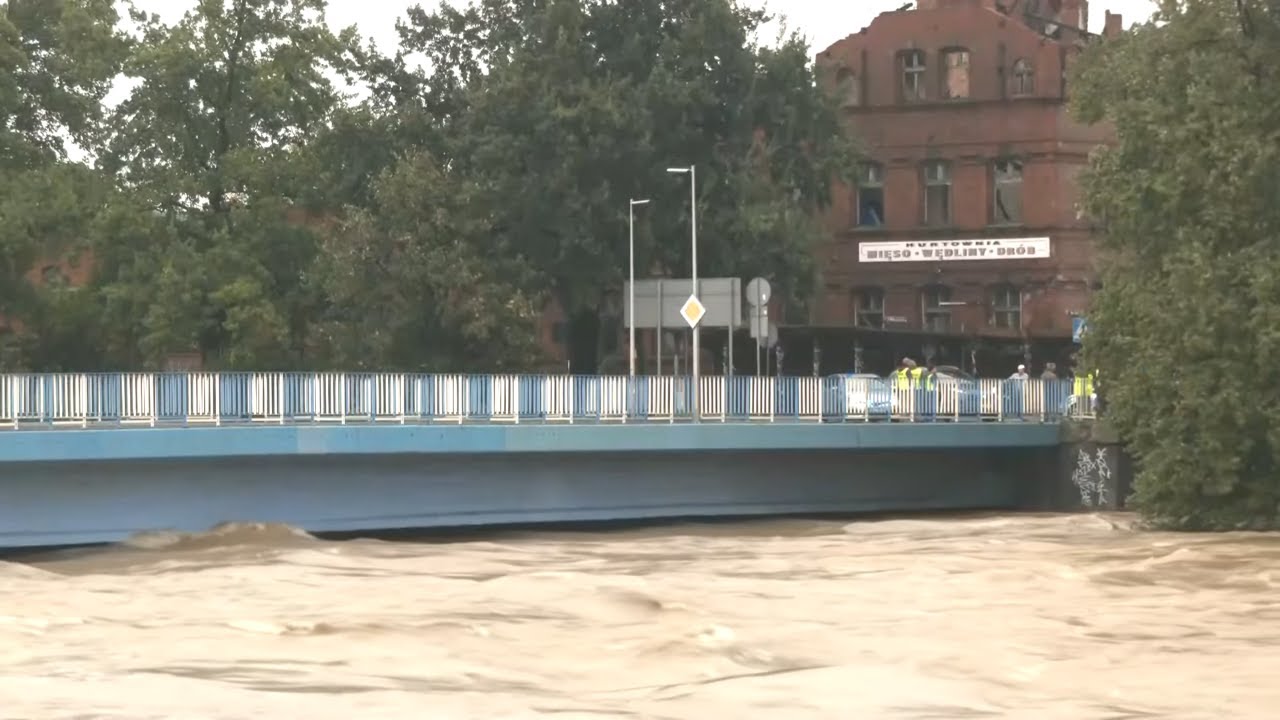 Swollen river in Nysa, Poland where residents told to evacuate after ...