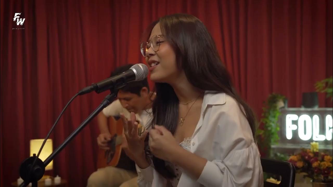 BERTAUT - NADIN AMIZAH ( LIVE FOLKATIVE ) - YouTube