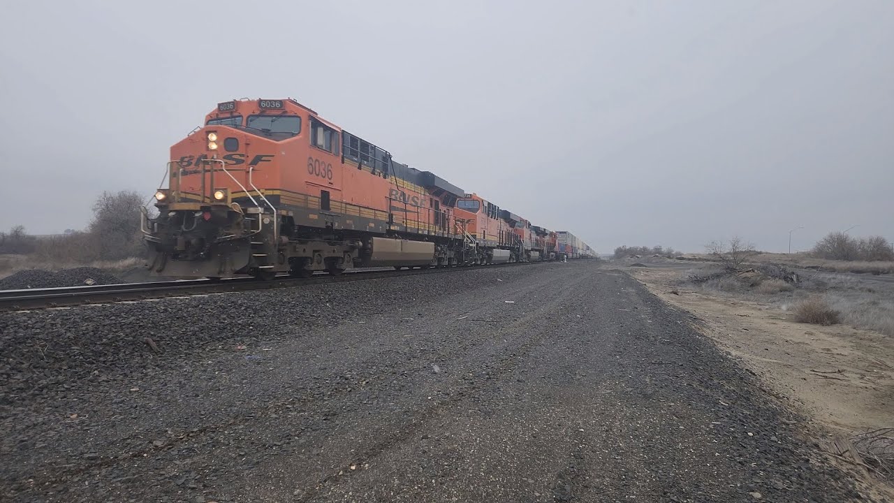60 MPH BNSF Z-Train at Sagemoor RD (Lakeside Subdivision) - YouTube
