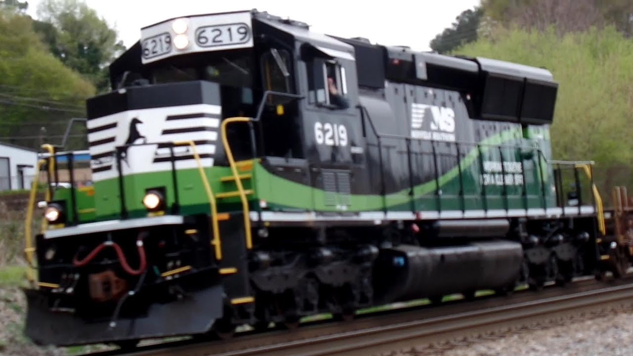 Norfolk Southern Train Eco Friendly GP33 - YouTube